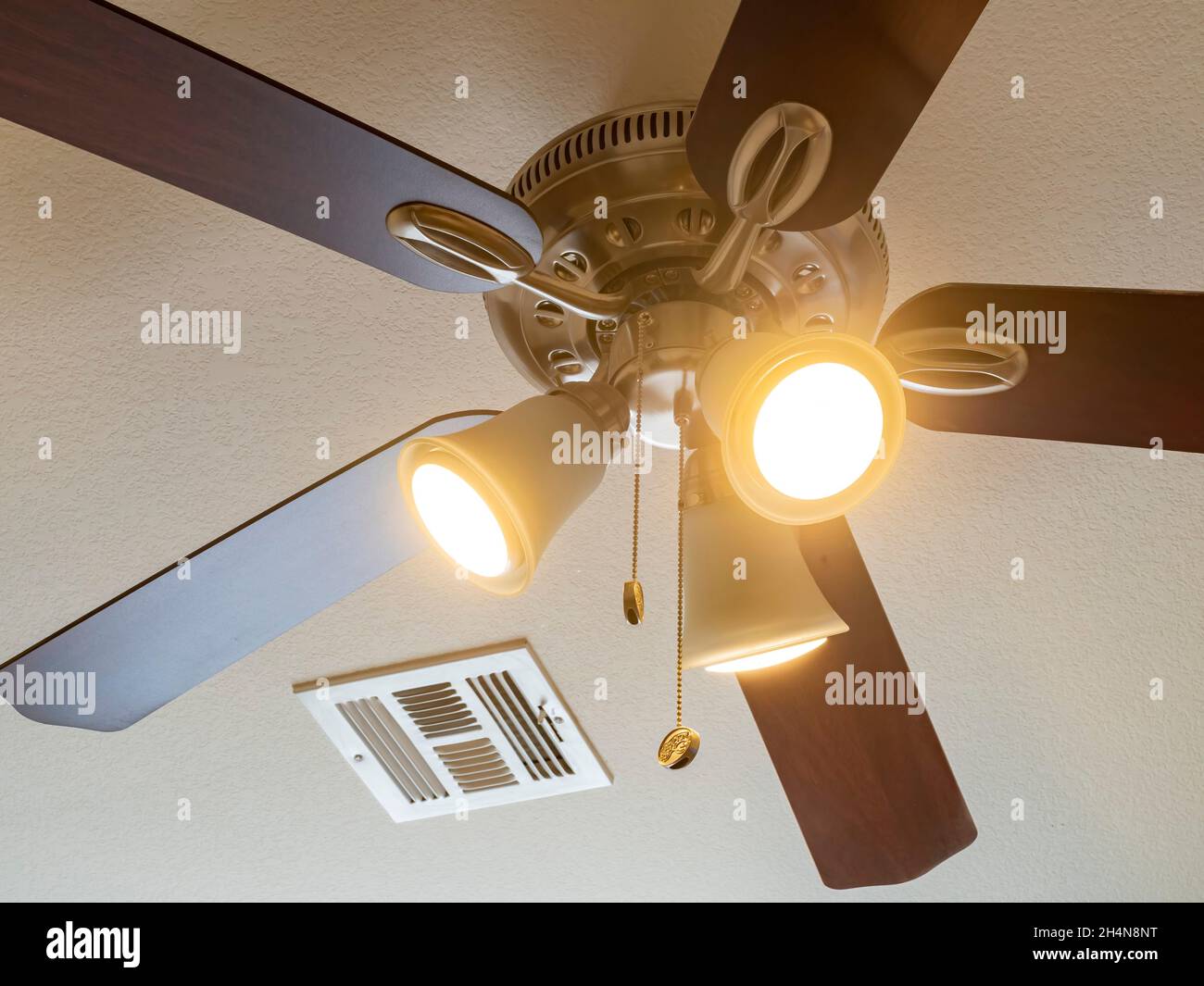 Open ceiling hi-res stock photography and images - Alamy