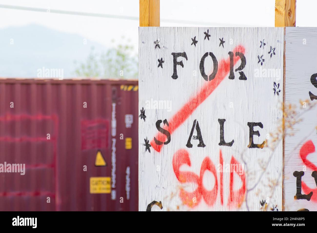 Closeup shot metal cross hi-res stock photography and images - Alamy