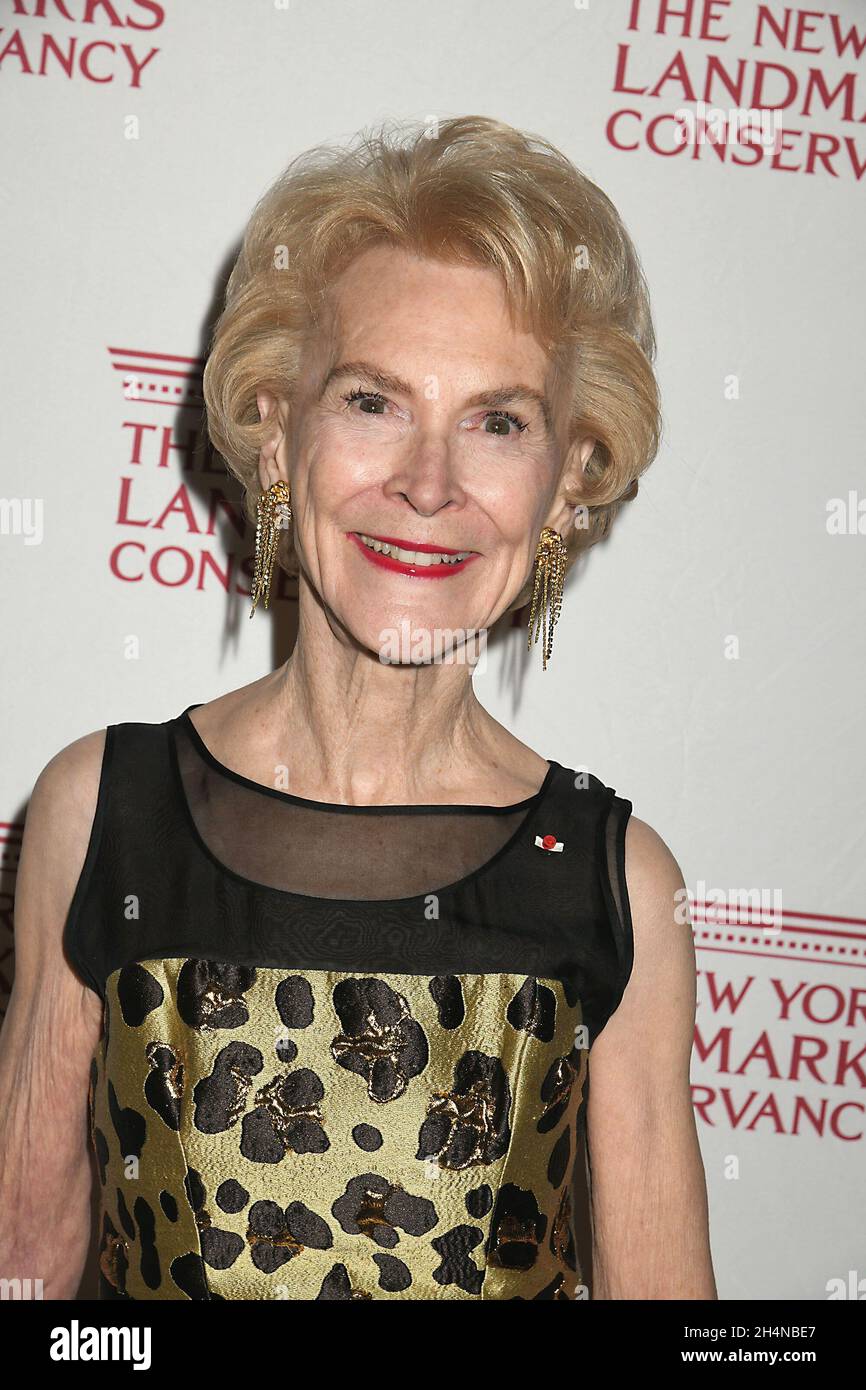 Elizabeth Stribling attends the Landmarks Conservancy 2021 Living ...