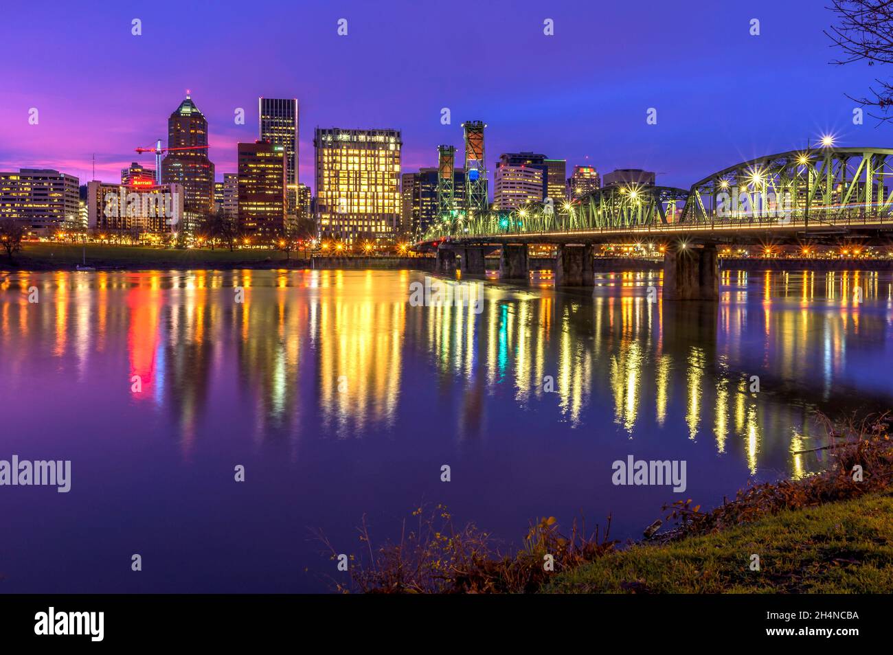 Portland skyline hi-res stock photography and images - Alamy