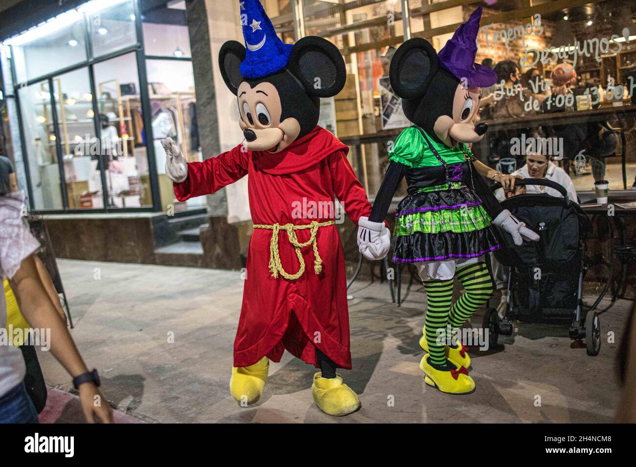 Personajes disney hi-res stock photography and images - Alamy