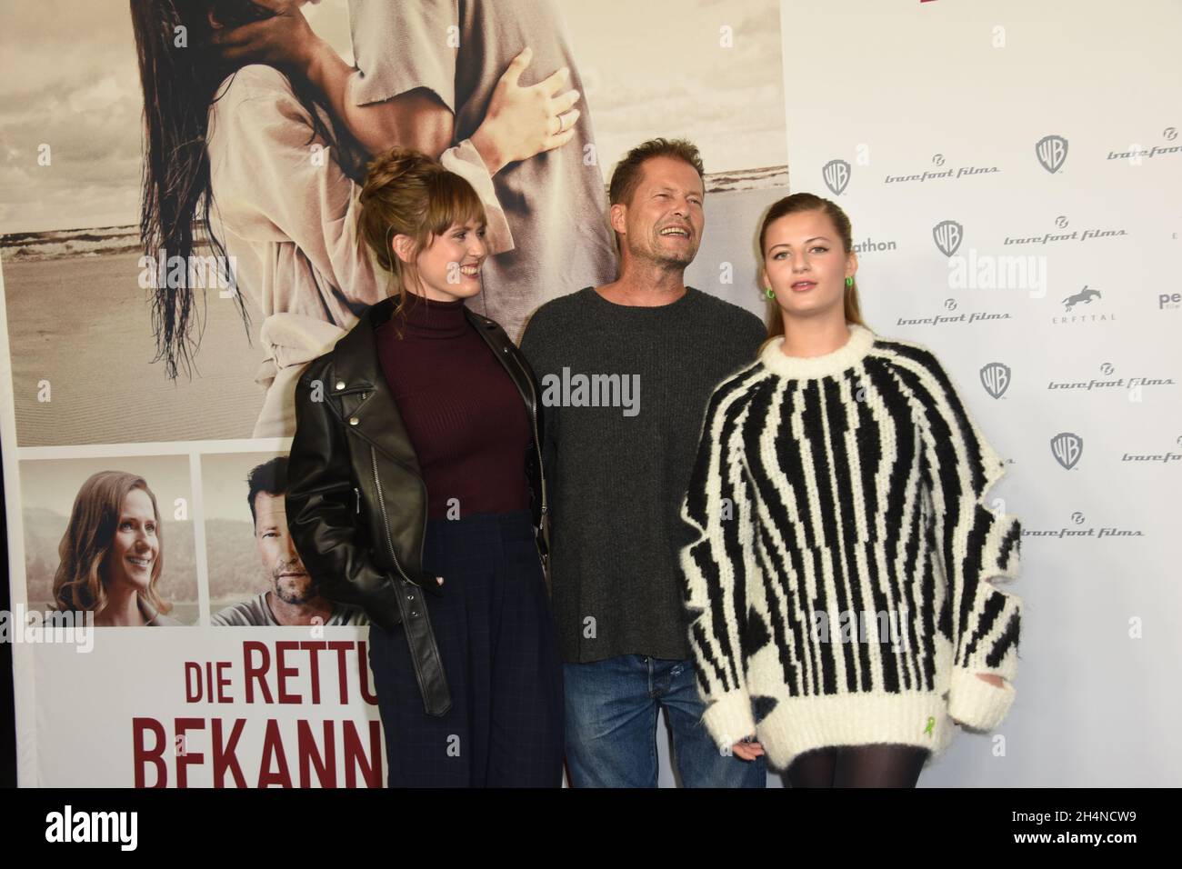 Munich, Germany. 03rd Nov, 2021. Actors Emily Cox (v-l), Til Schweiger ...
