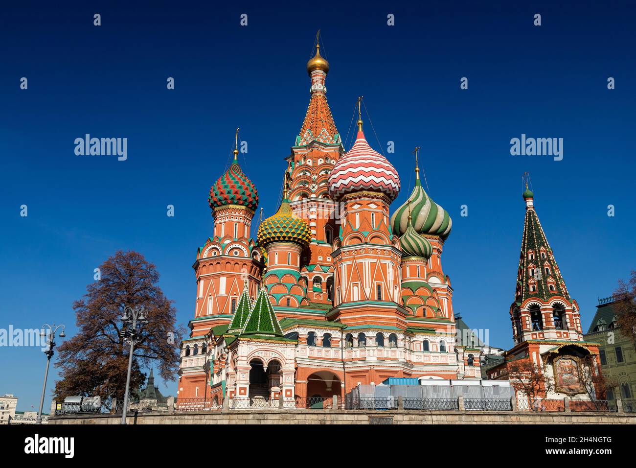 St. Basil's Cathedral ancient architecture on Red Square in Moscow City ...
