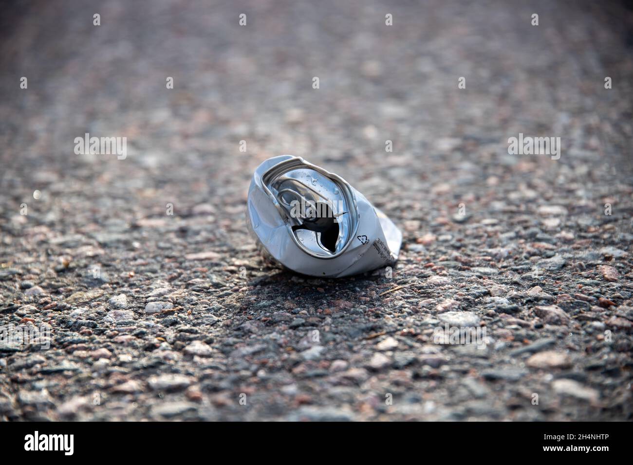 Squeezed can hi-res stock photography and images - Alamy