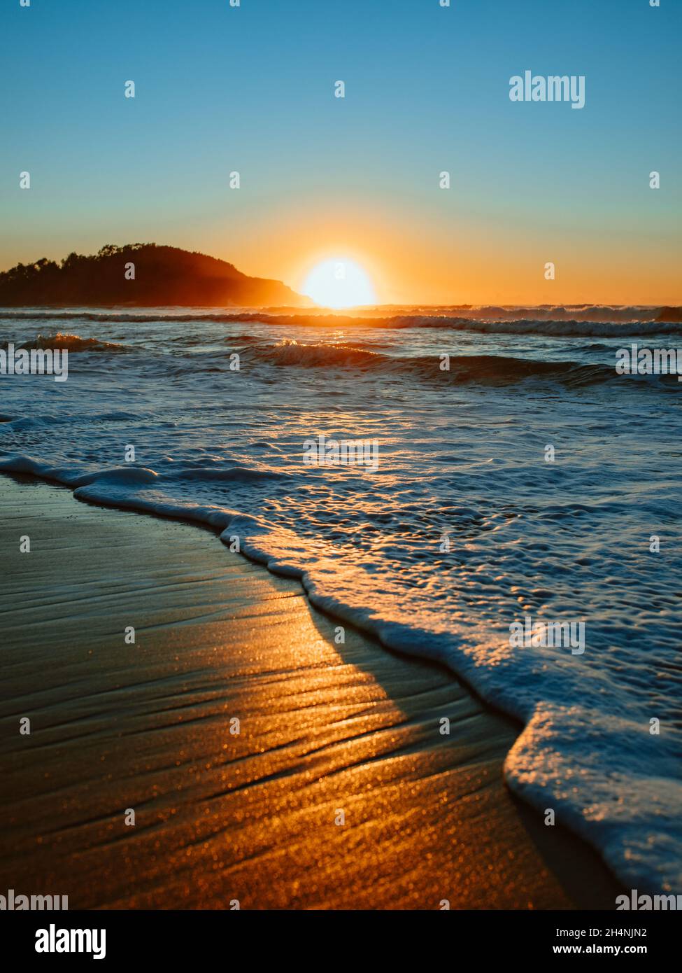 Sunrise on the beach and ocean waves Stock Photo - Alamy