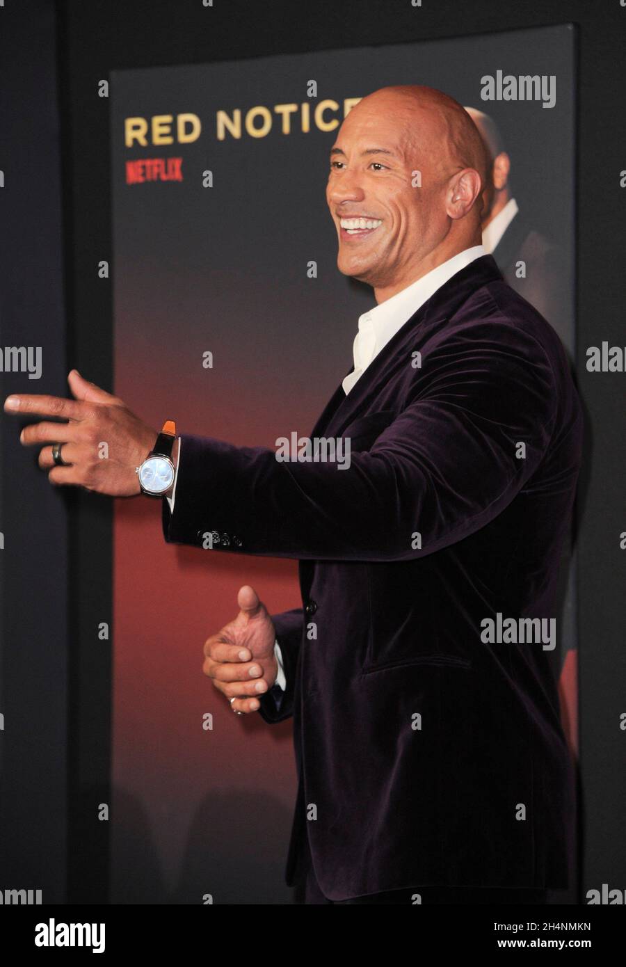 Los Angeles, CA. 3rd Nov, 2021. Dwayne Johnson at arrivals for RED ...