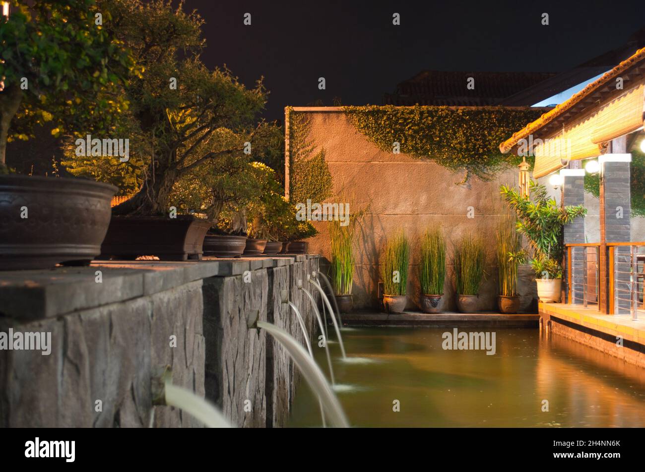 Courtyard garden landscaping fountain hi-res stock photography and ...