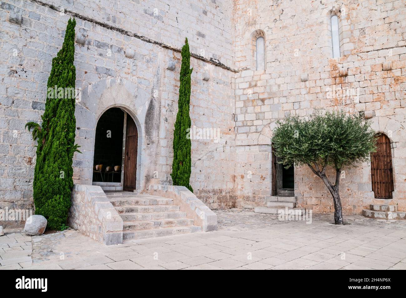 Castillo del papa luna luna pope castle hi-res stock photography and ...