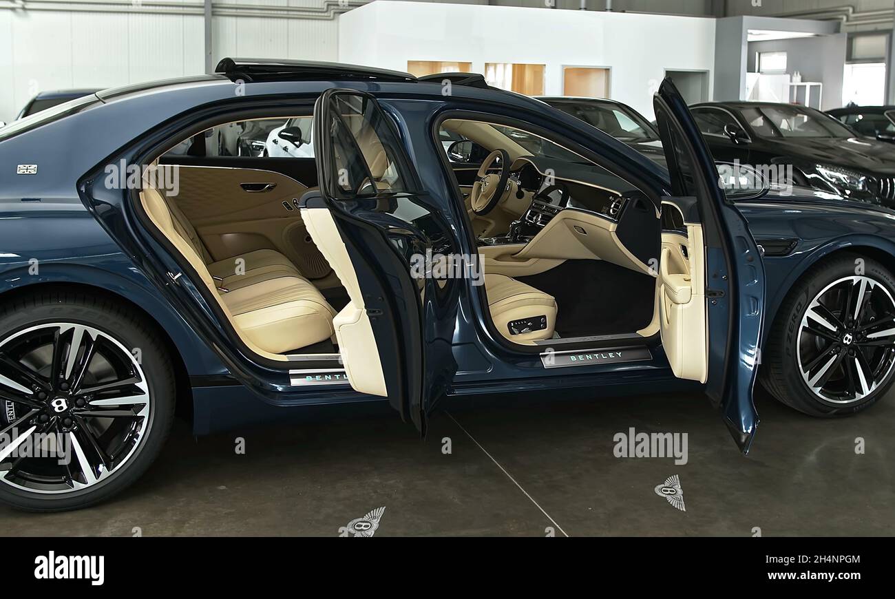 Car open bentley hi-res stock photography and images - Alamy