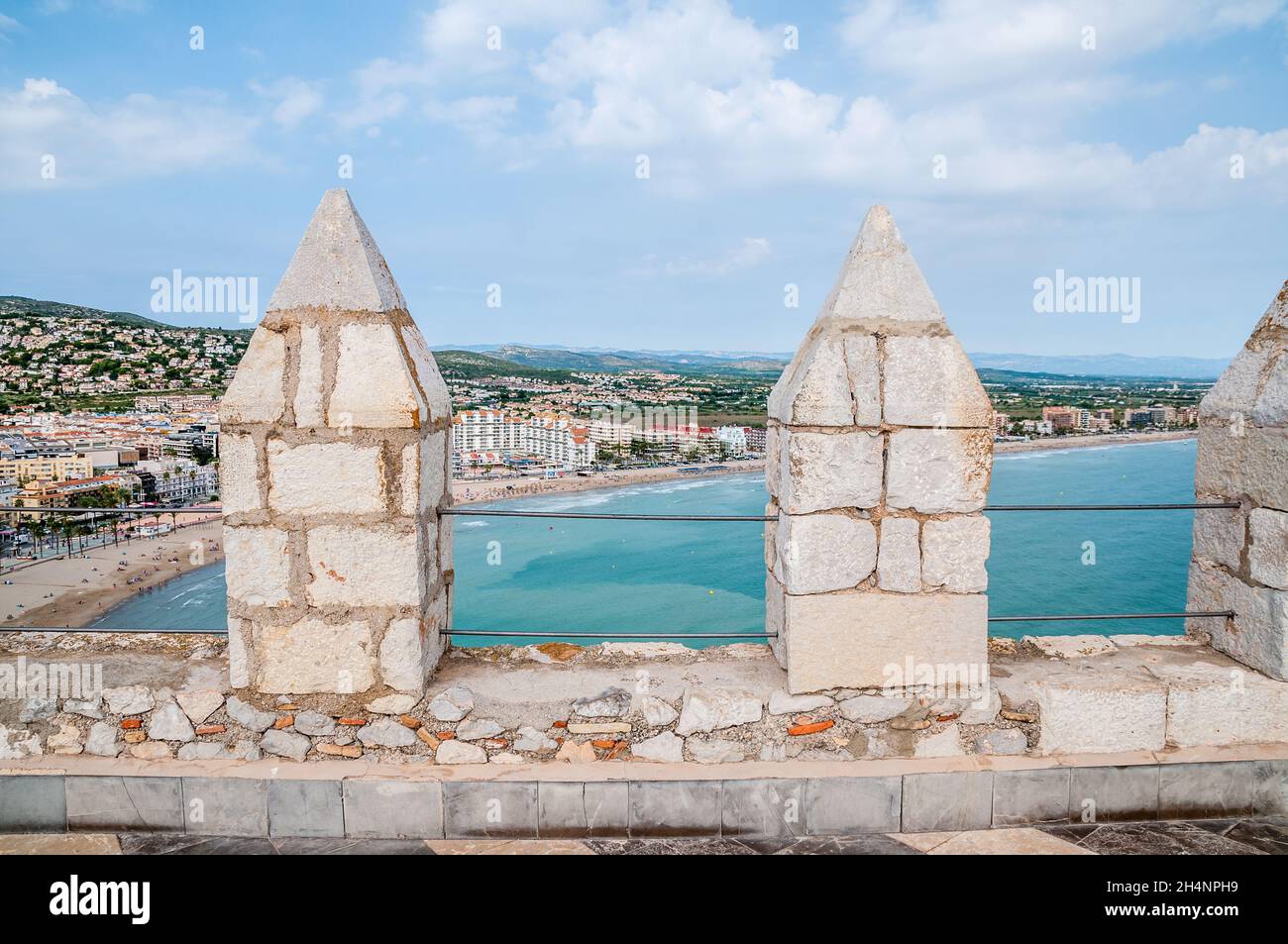 Castellated merlons hi-res stock photography and images - Alamy