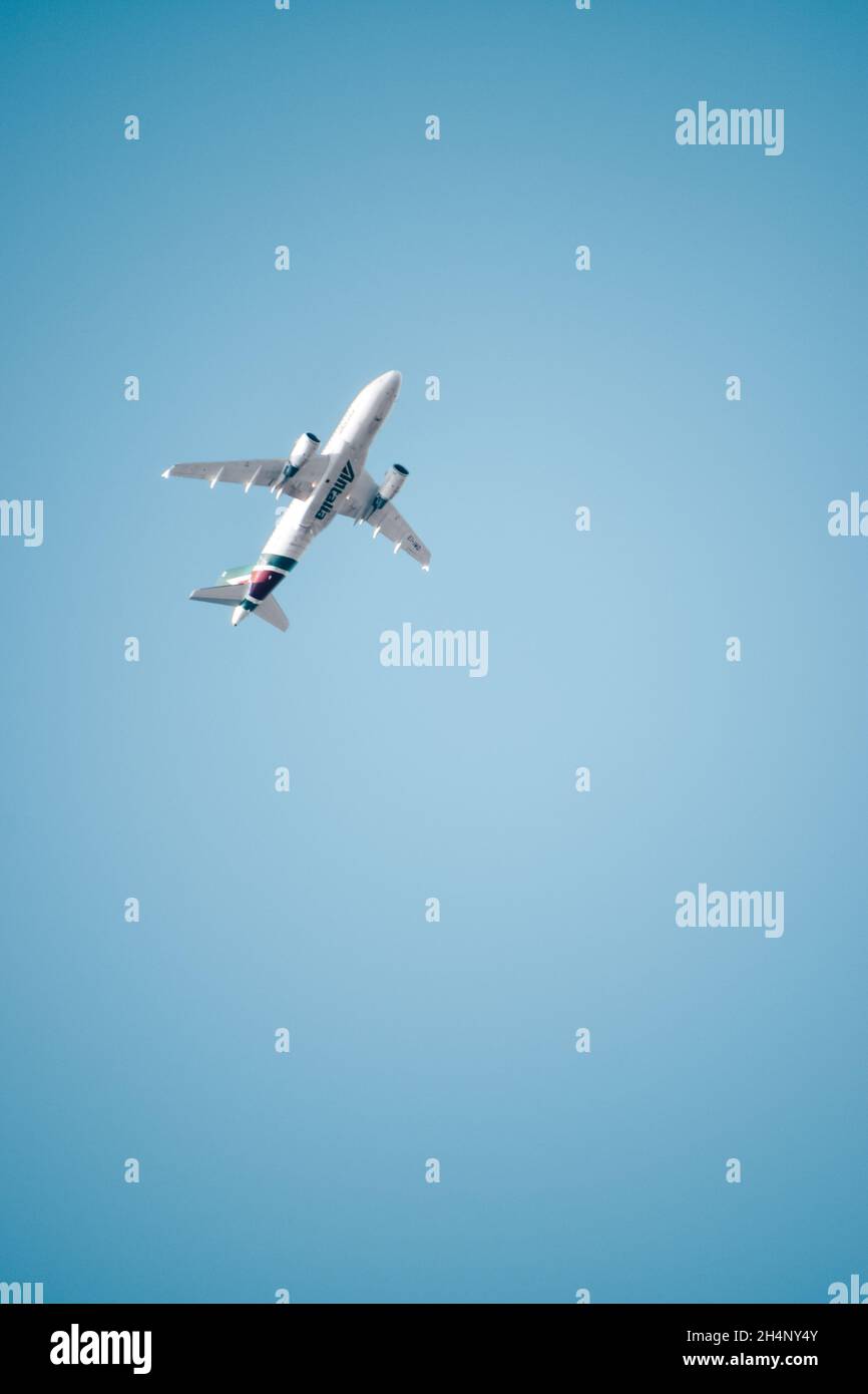 Airplane flying over rome hi-res stock photography and images - Alamy