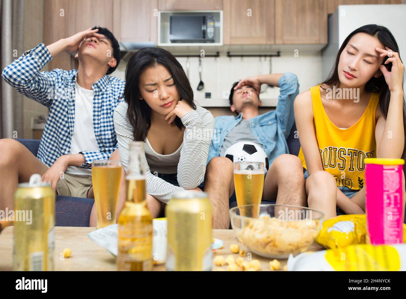 People watching games hi-res stock photography and images - Alamy