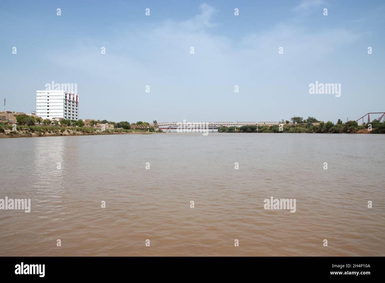 Lansdowne Bridge on Indus river, Sukkur, Pakistan Stock Photo - Alamy