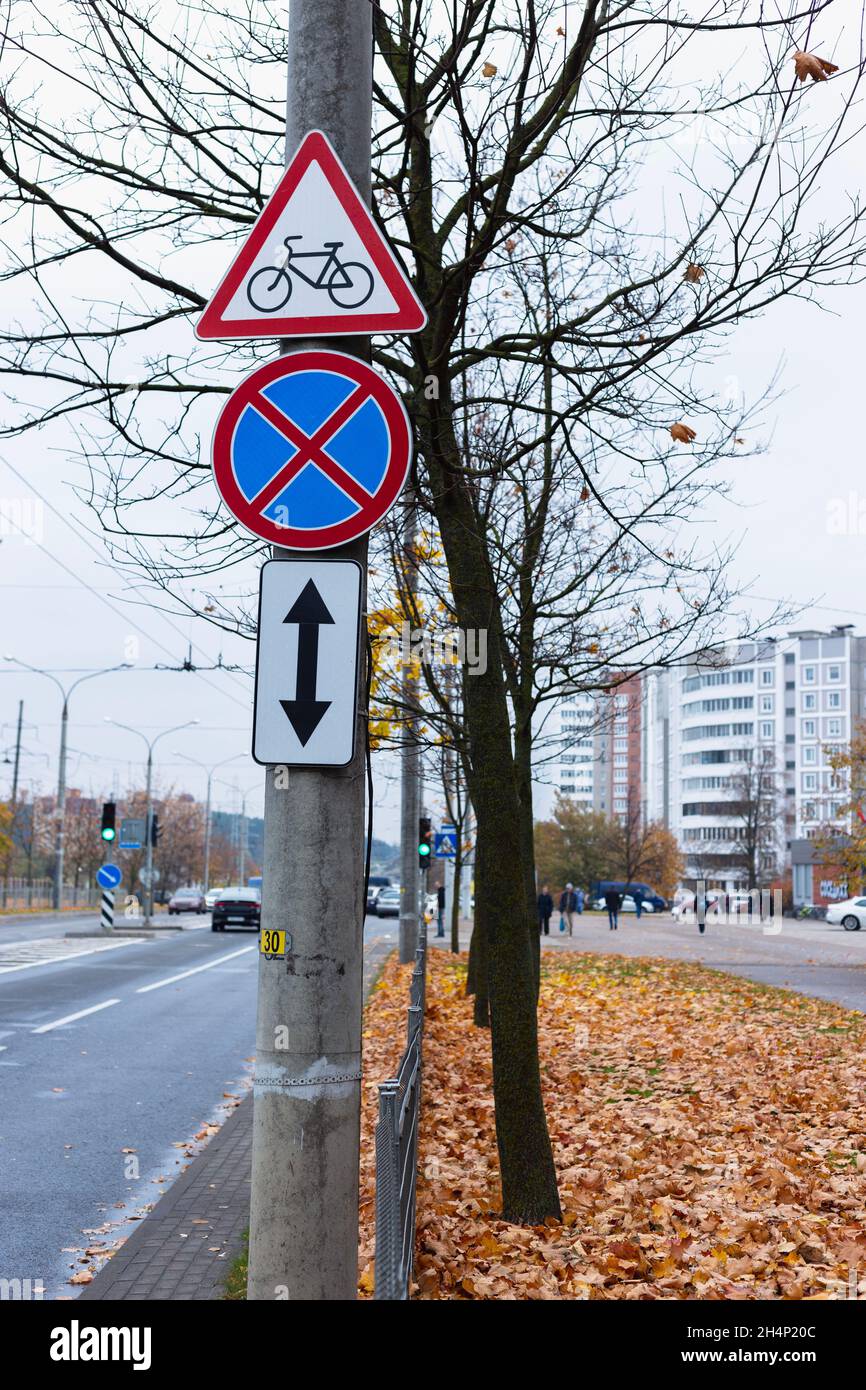 Car parking near stop sign hi-res stock photography and images - Alamy