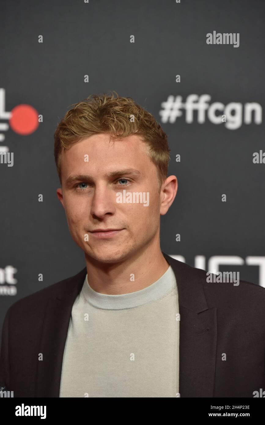 Cologne, Germany. 25th Oct, 2021. Actor Max Hubacher comes to the screening of the film Monte ...