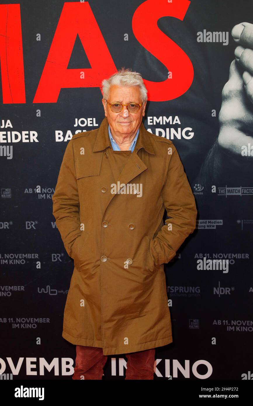 Berlin, Germany. 03rd Nov, 2021. Henry Hübchen comes to the Berlin premiere of the film "Dear ...