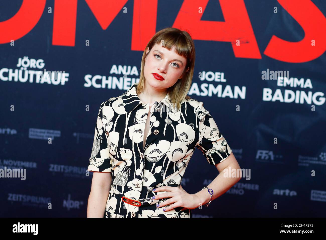 Berlin, Germany. 03rd Nov, 2021. Jella Haase comes to the Berlin ...