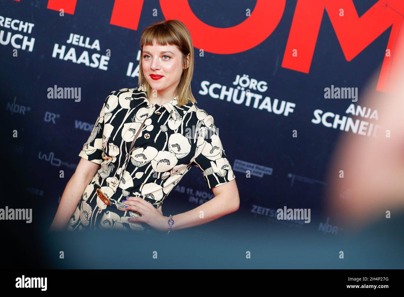 Berlin, Germany. 03rd Nov, 2021. Jella Haase comes to the Berlin ...