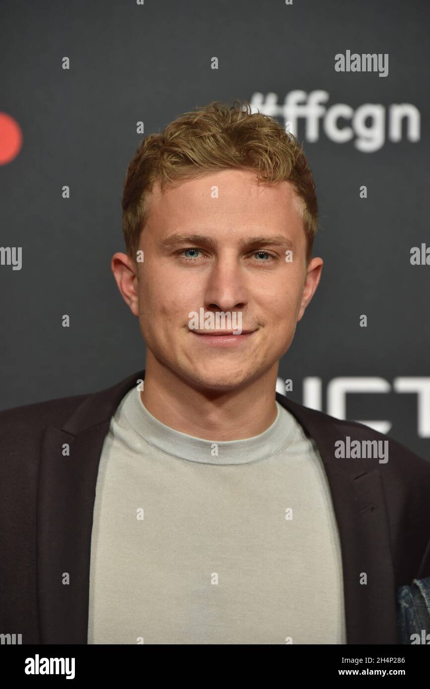 Cologne, Germany. 25th Oct, 2021. Actor Max Hubacher comes to the ...