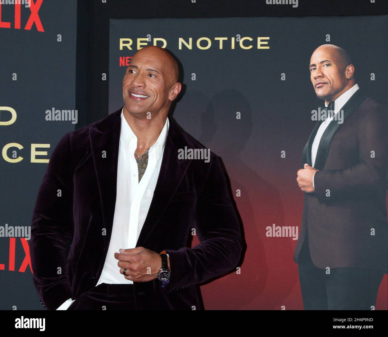 Los Angeles, CA. 3rd Nov, 2021. Dwayne Johnson at arrivals for RED ...