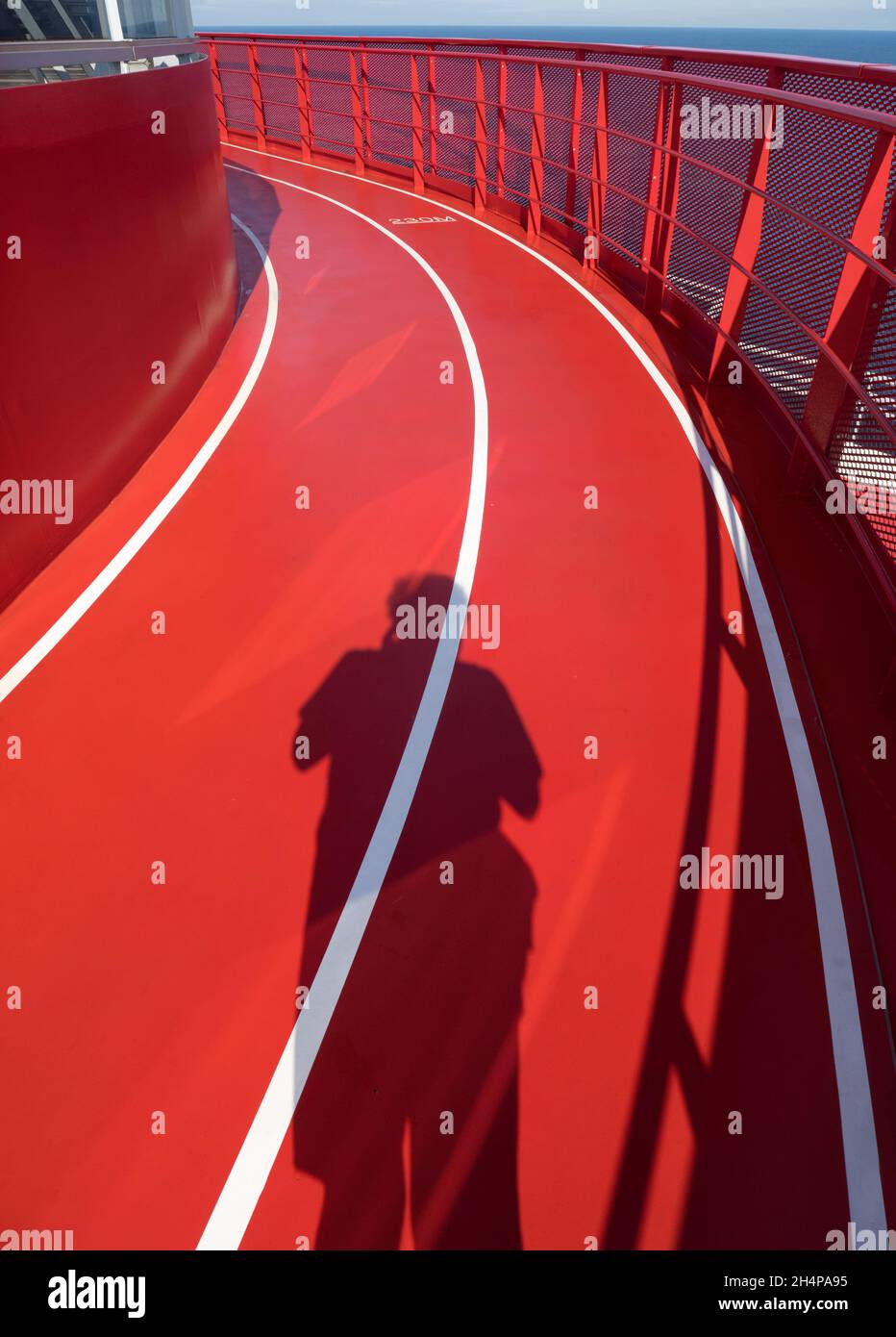 Intersecting line patterns hi-res stock photography and images - Alamy