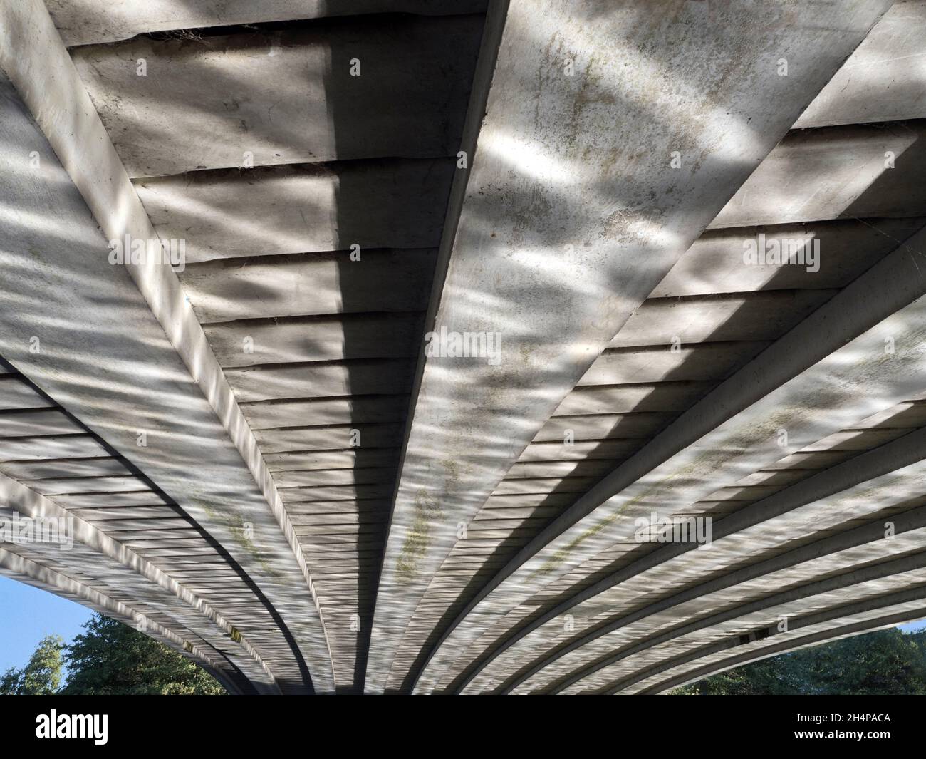 Donnington Bridge crosses the River Thames just upstream of Oxford ...