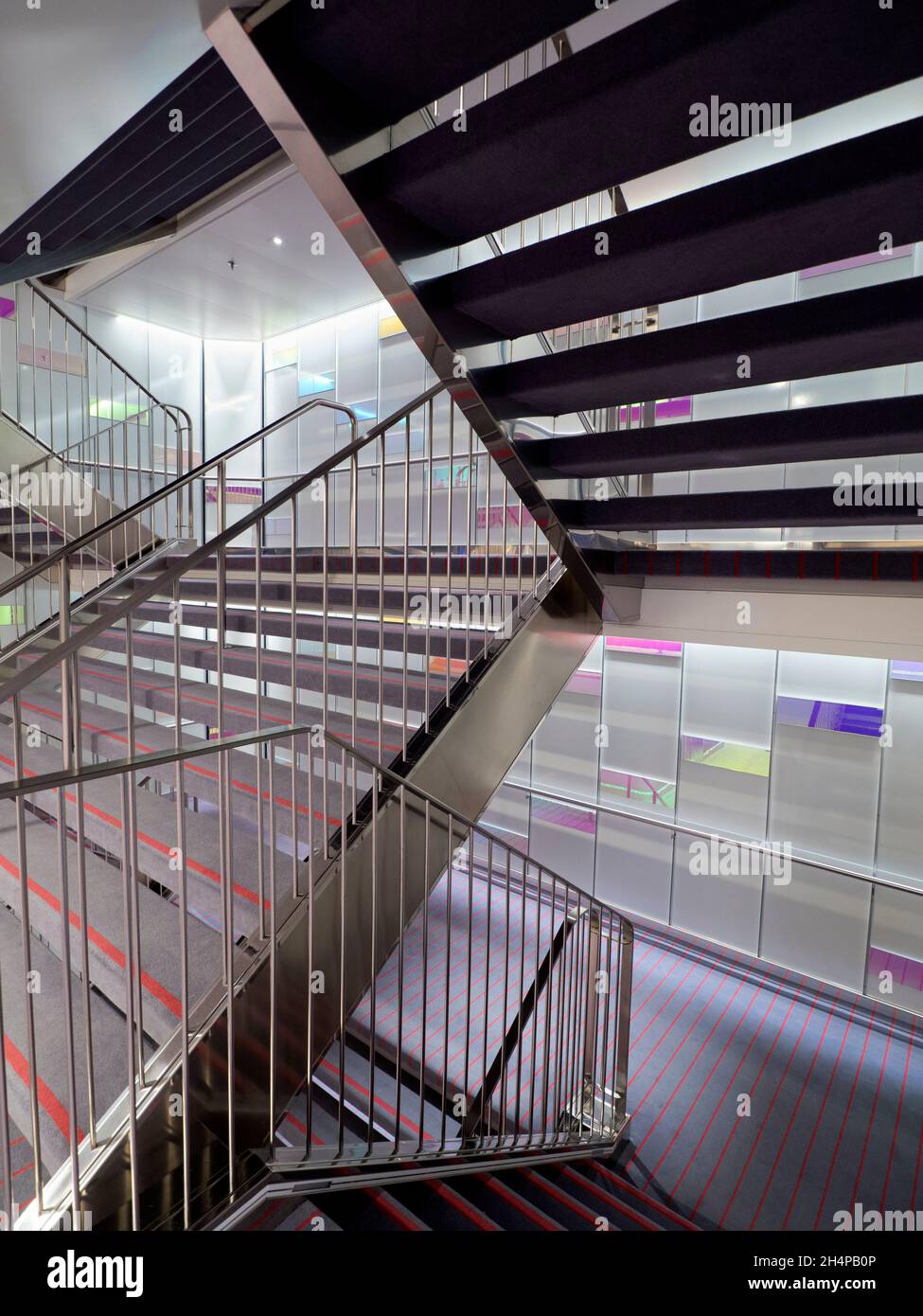 Ocean liners hi-res stock photography and images - Alamy