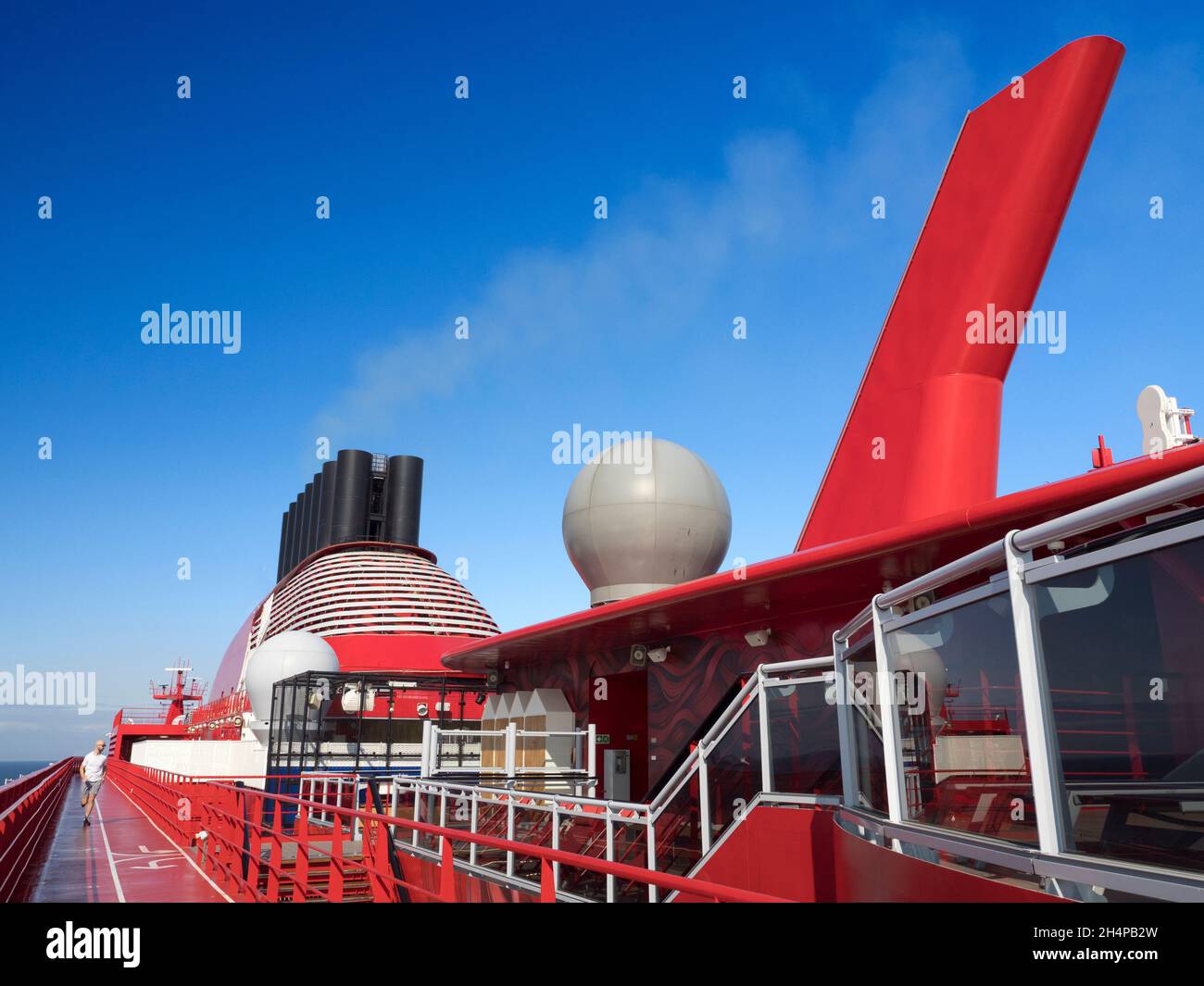 Red superstructure hi-res stock photography and images - Alamy