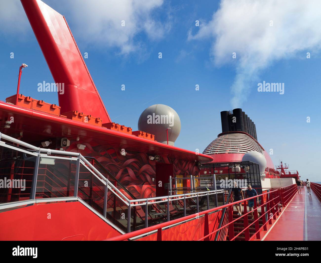Ocean liners hi-res stock photography and images - Alamy