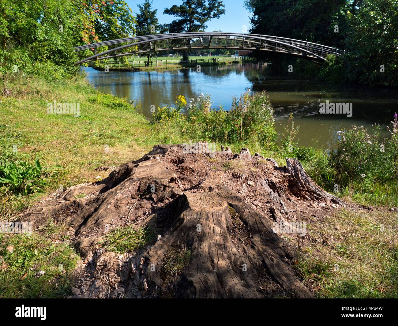 This tubular truss footbridge over the Cherwell River has only just ...