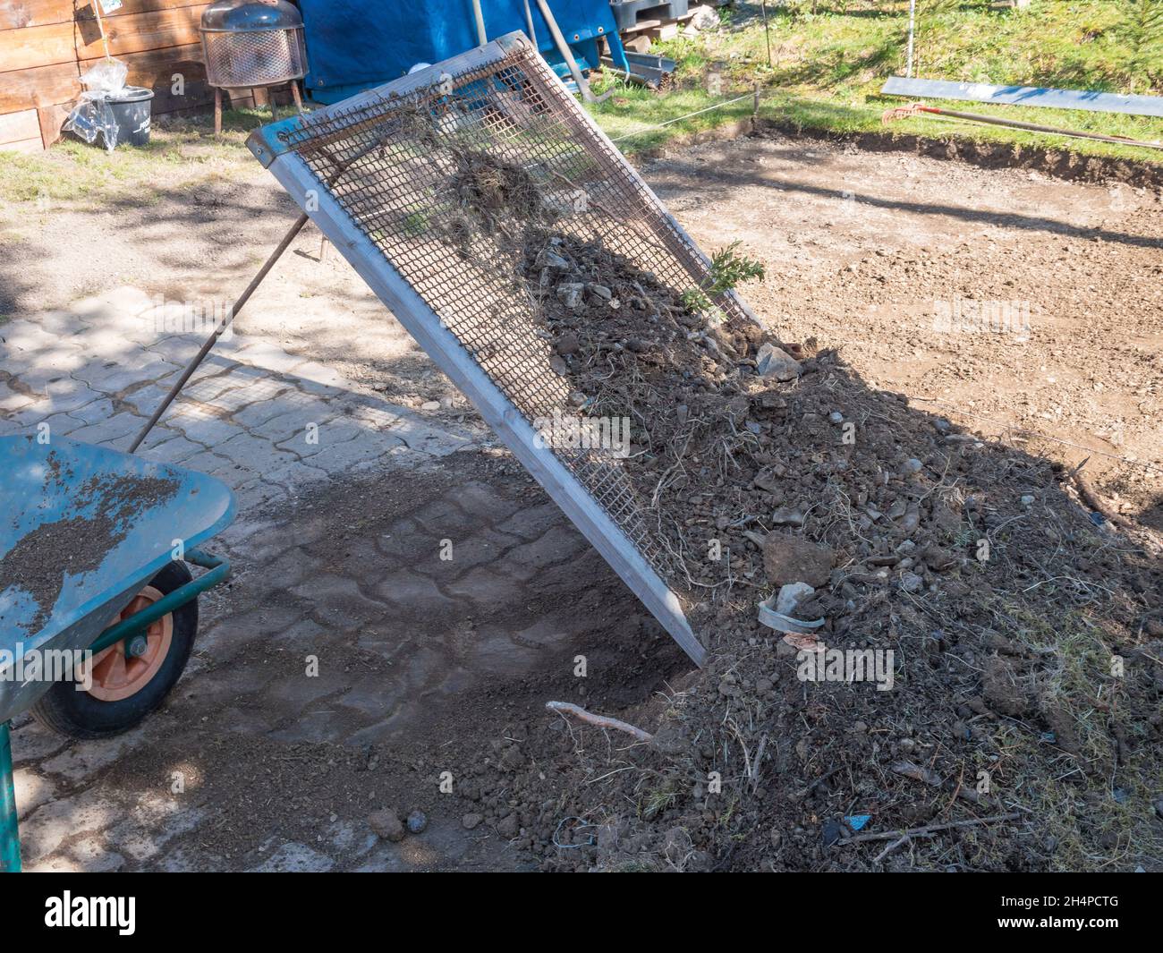 Topsoil pile hi-res stock photography and images - Alamy