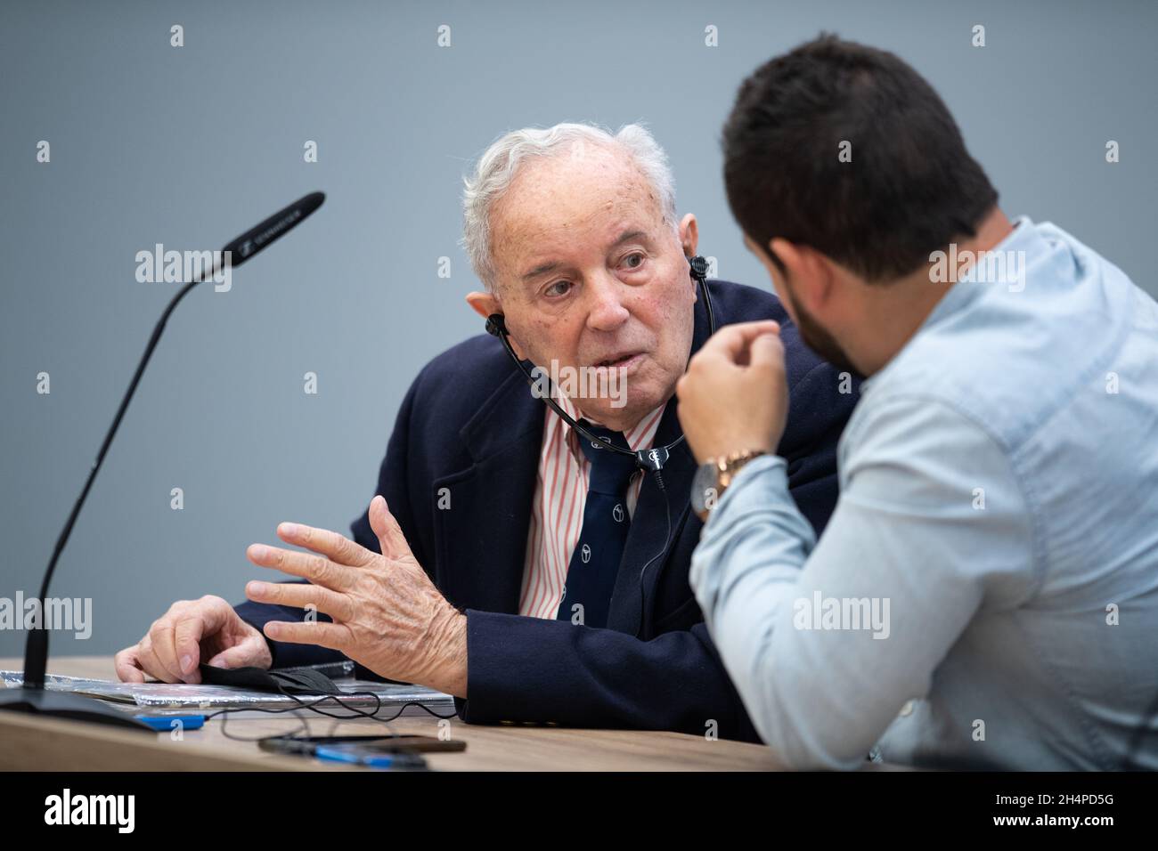 04 November 2021, Brandenburg, Brandenburg/Havel: Emil Farkas (l ...