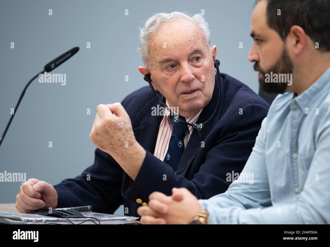 04 November 2021, Brandenburg, Brandenburg/Havel: Emil Farkas (l ...