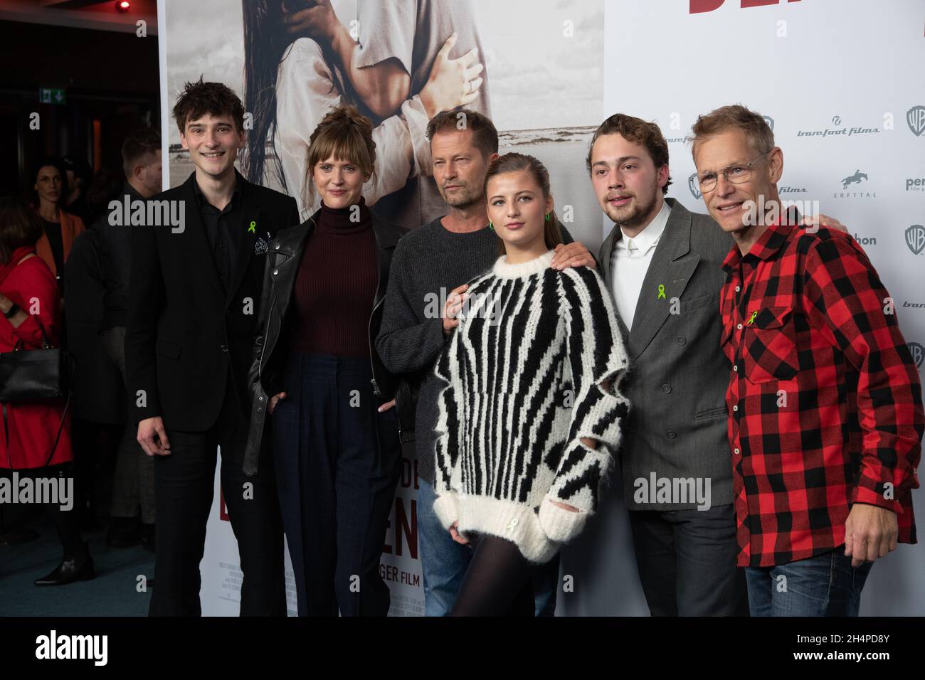 L-R: Sebastian Schneider, Emily Cox, Til Schweiger mit seiner Tochter ...