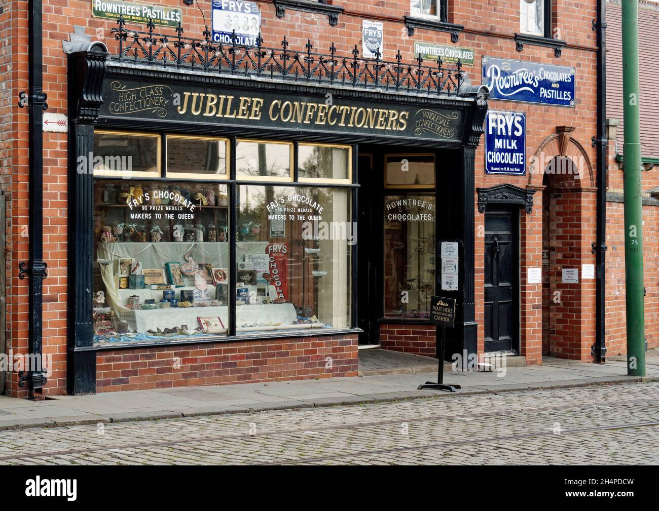 Shop buildings in the wonderful 1900's town at Beamish Museum ...