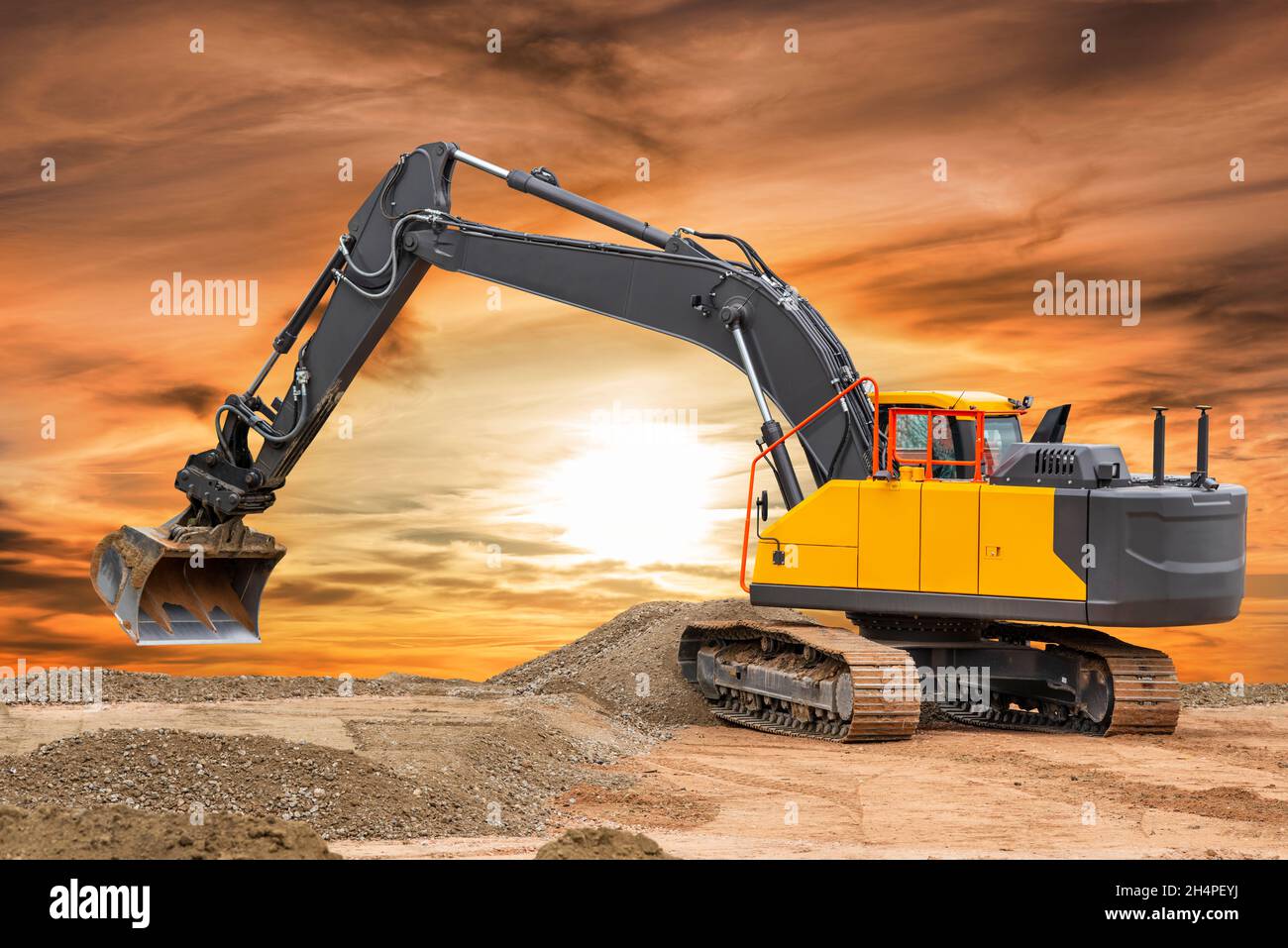 Backhoe excavator on truck hi-res stock photography and images - Alamy