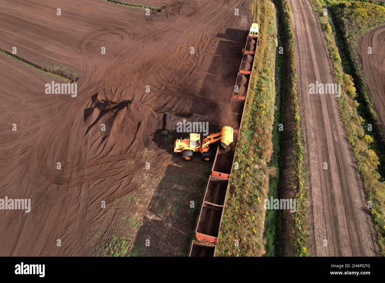 Wheel loader railway wagons hi-res stock photography and images - Alamy