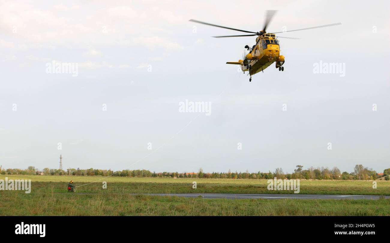 Winch operator helicopter hi-res stock photography and images - Alamy
