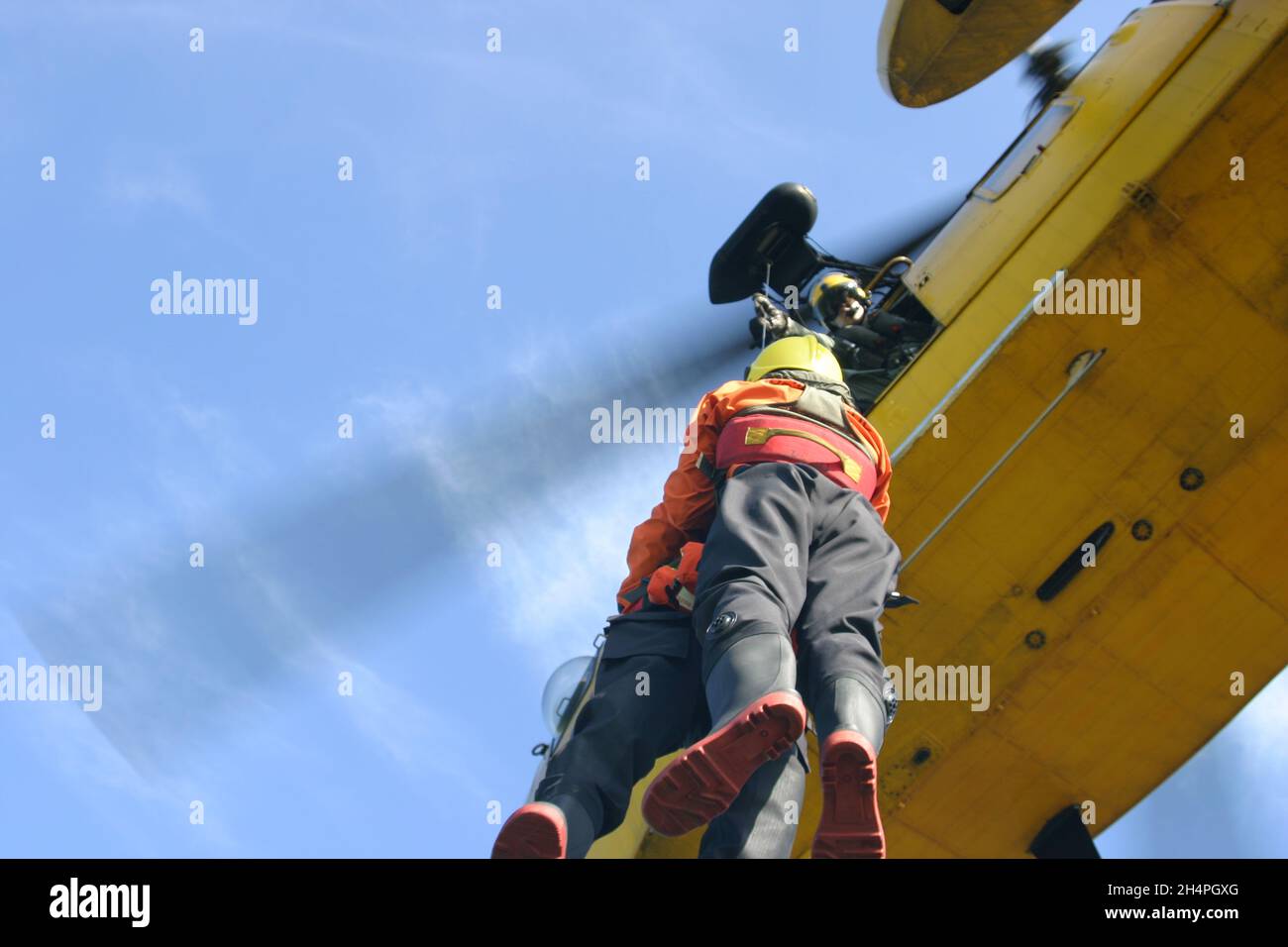 Winch operator helicopter hi-res stock photography and images - Alamy