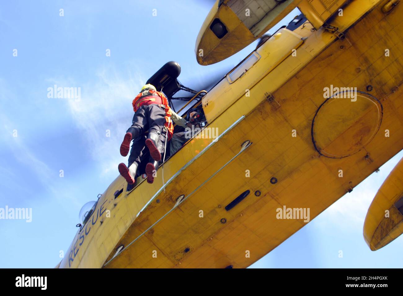 Winch operator helicopter hi-res stock photography and images - Alamy