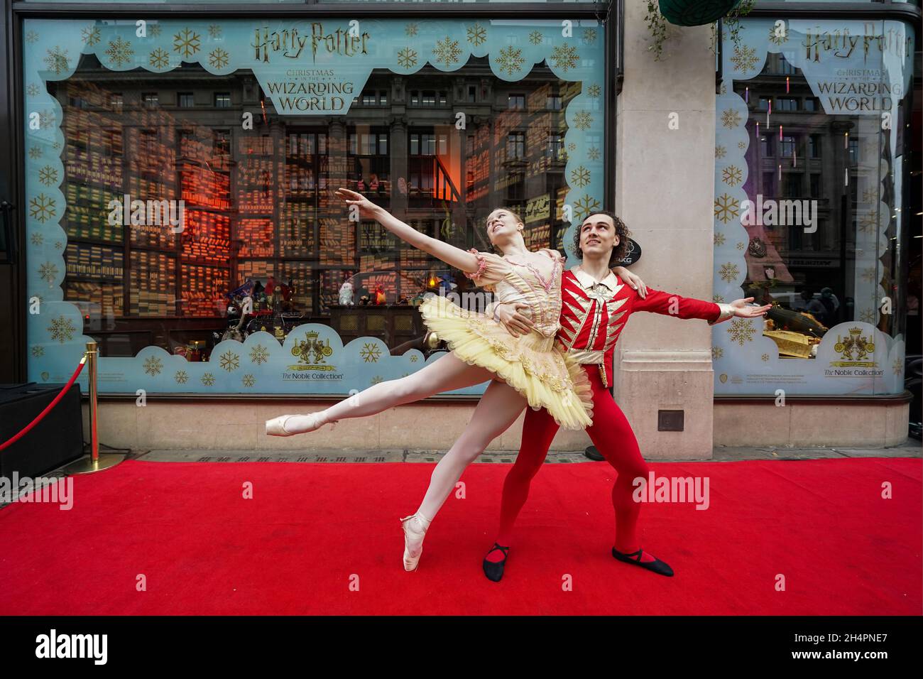 Hamleys dancers hi-res stock photography and images - Alamy