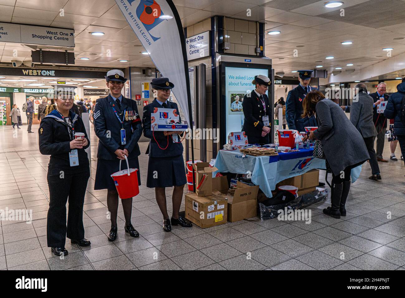 LONDON, UK. 4 Nov, 2021.Members of the Royal Navy collect (cash and ...