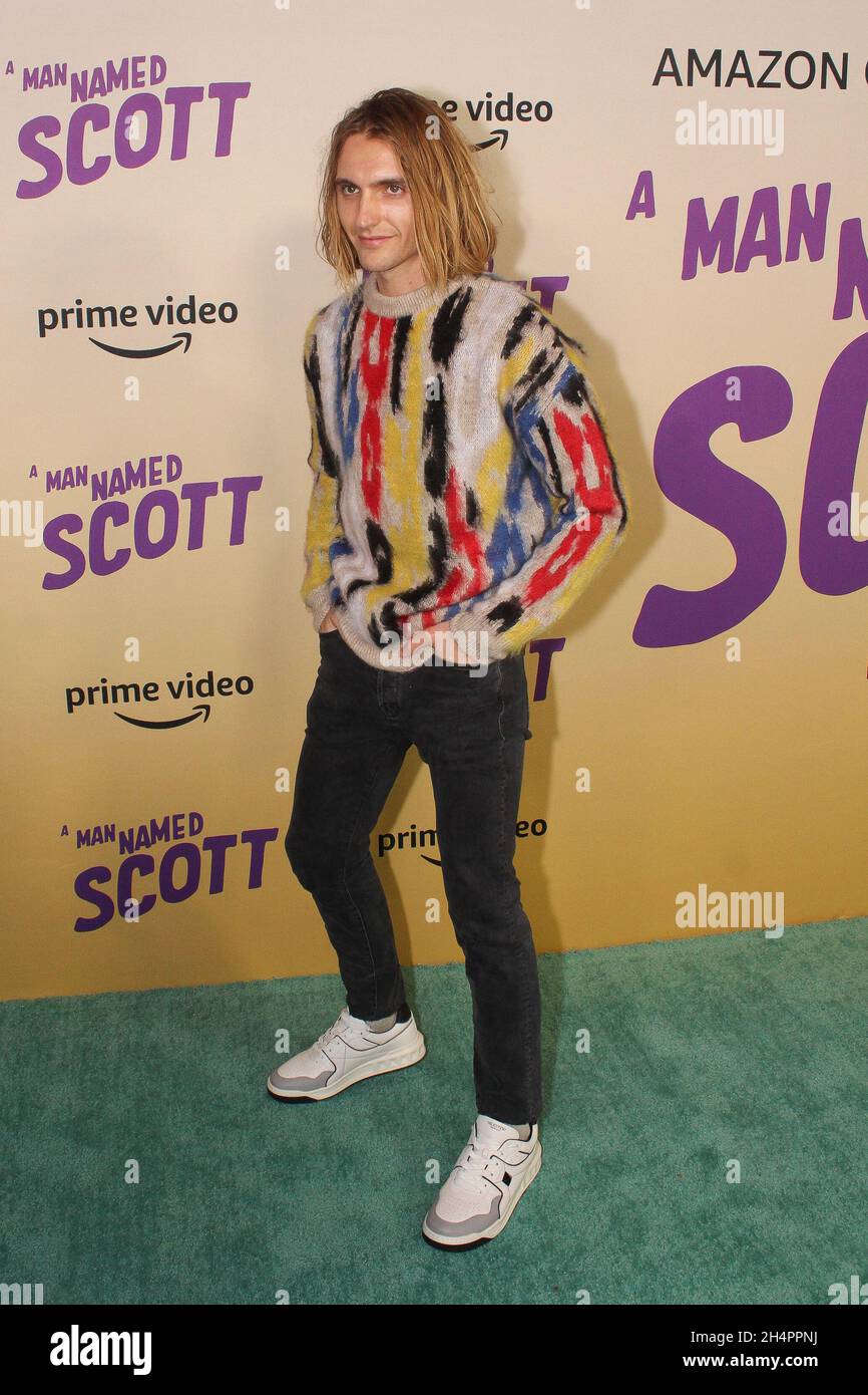Los Angeles, USA. 03rd Nov, 2021. Hart Denton arrives at the premiere ...
