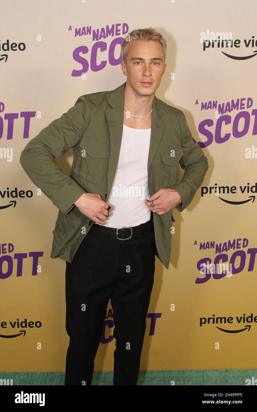 Los Angeles, USA. 03rd Nov, 2021. Drew Starkey arrives at the premiere ...