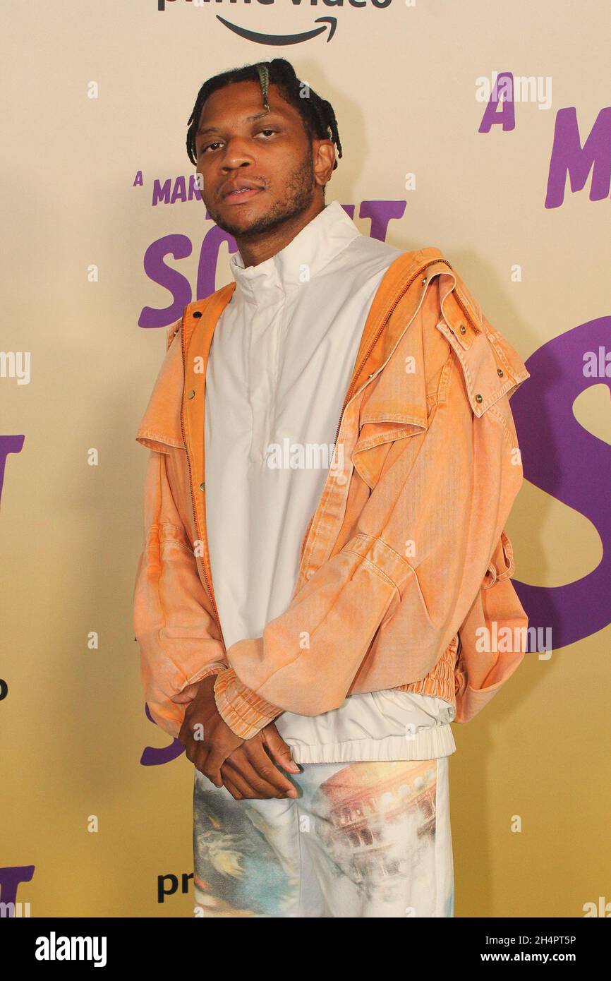 Los Angeles, USA. 03rd Nov, 2021. Gallant arrives at the premiere of A ...