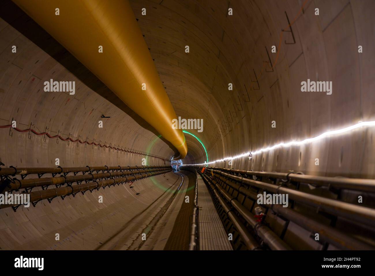 Hs2 compound hi-res stock photography and images - Alamy