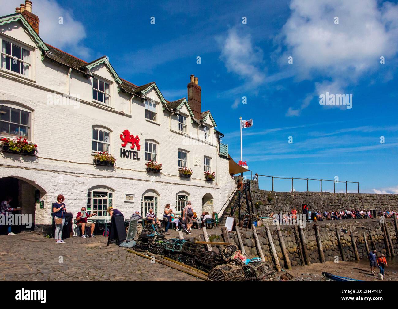 Red Lion Hotel in Clovelly a harbour village overlooking Bideford Bay ...