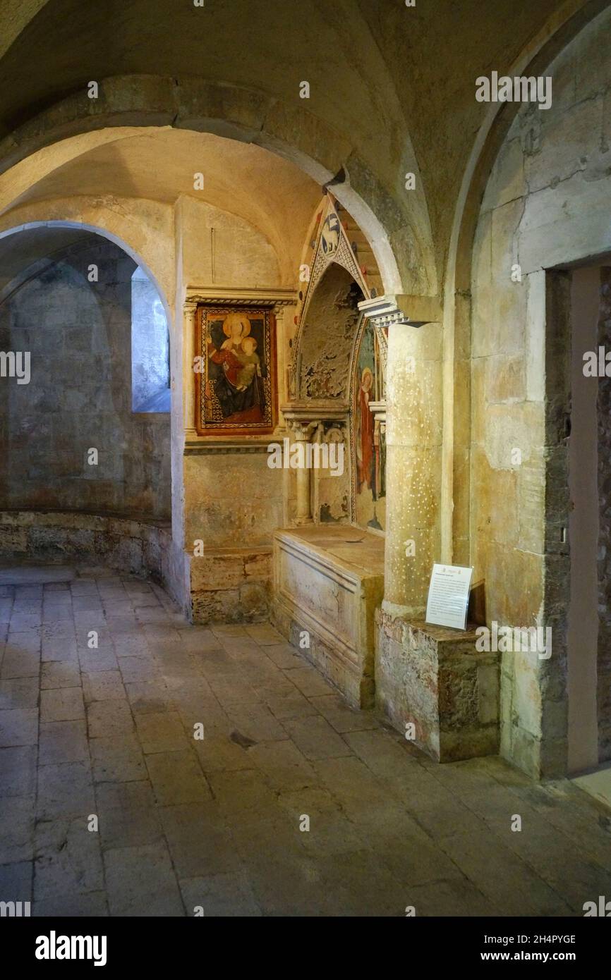 San Panfilo cathedral, Crypt, Sepulkular Monument, Sulmona, Abruzzo ...