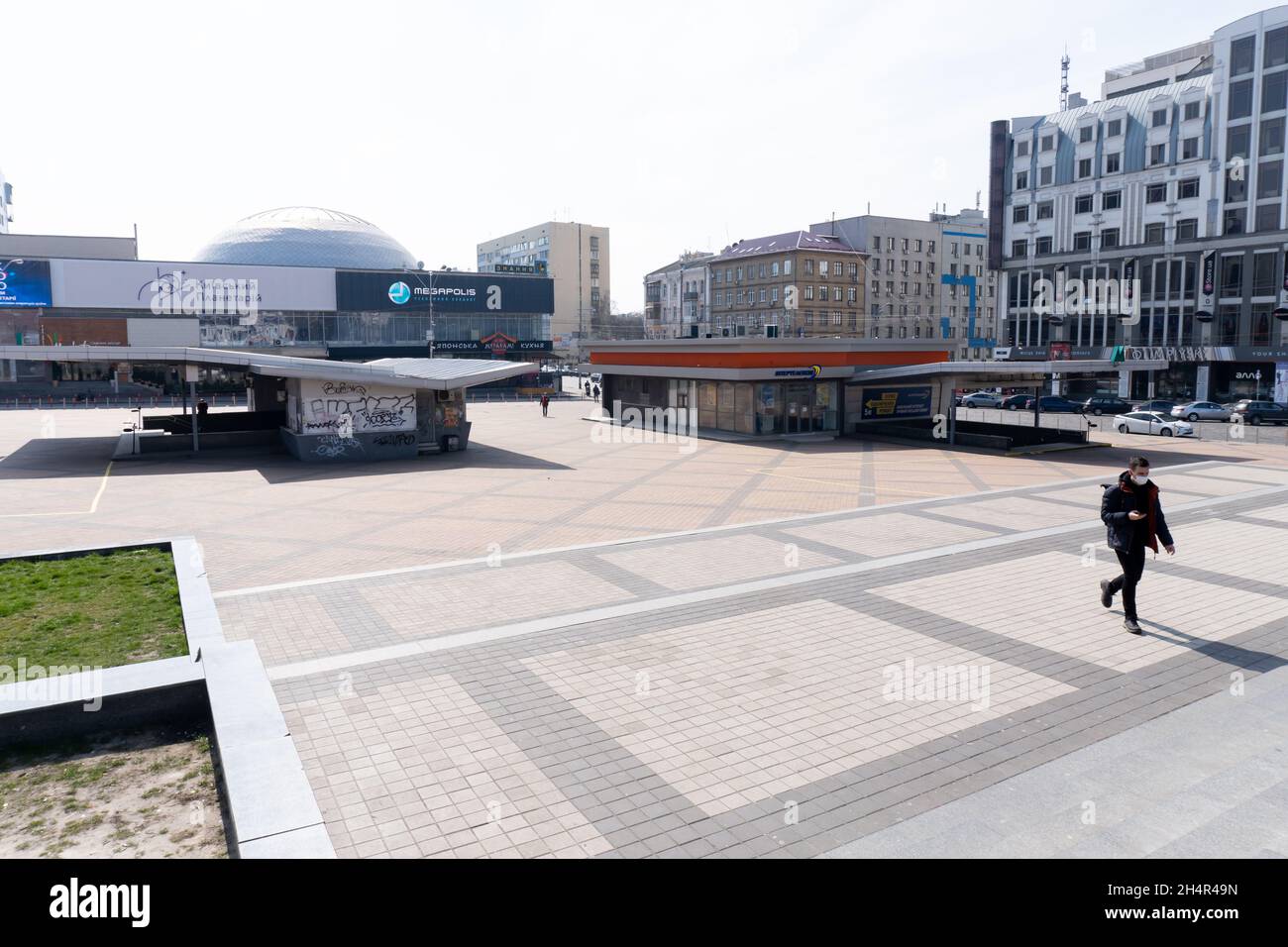 View of empty street hi-res stock photography and images - Alamy
