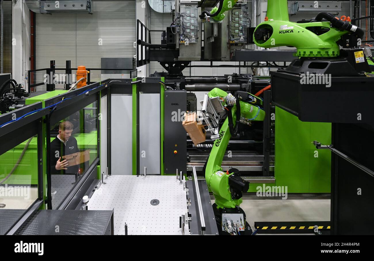 Schkopau, Germany. 04th Nov, 2021. A sample component is removed by a ...